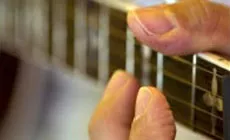 Setting up a banjo's 5th string: nut, capos and peg - StewMac