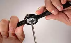 How to Thread a Truss Rod - StewMac