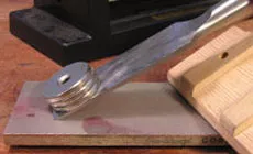 Sharpen your chisels so they cut like razors - StewMac